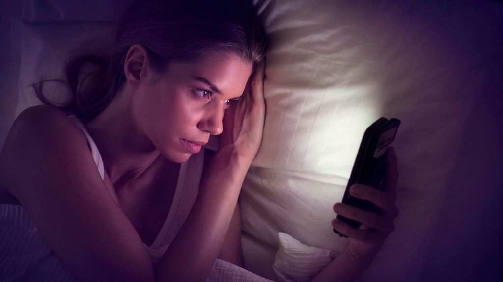 Going to bed earlier can make dark winter wakeups easier — here's how ...