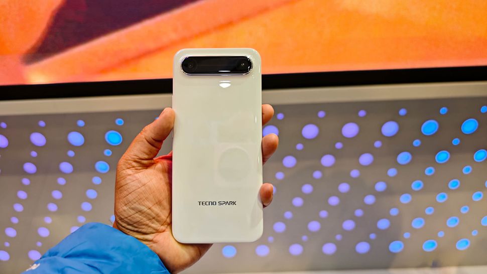 This ultra-thin 5.75mm phone destroys the Galaxy S25 Edge — and it has ...