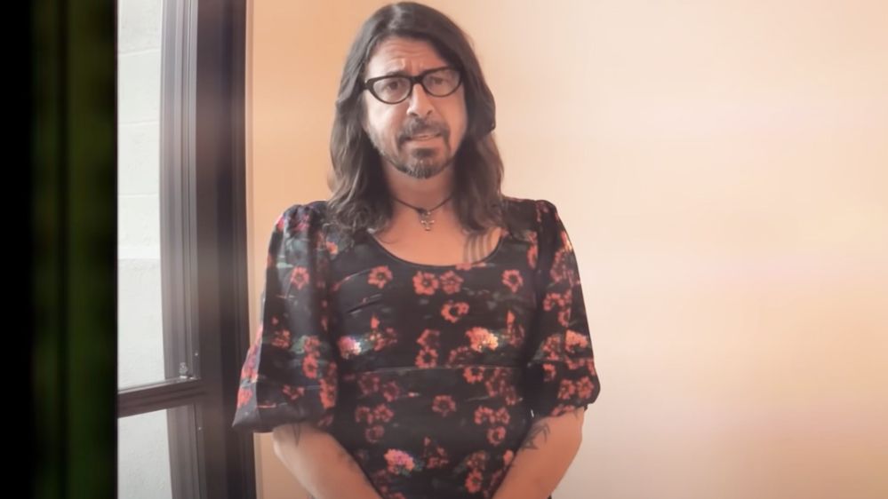 See Dave Grohl singing behind the drum kit, crooning Barry Manilow and ...