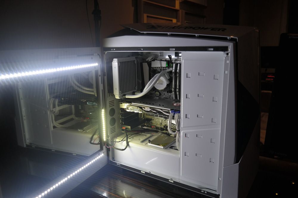 Snowblind Gaming PC Packs Mesmerizing LCD on Side | Tom's Guide
