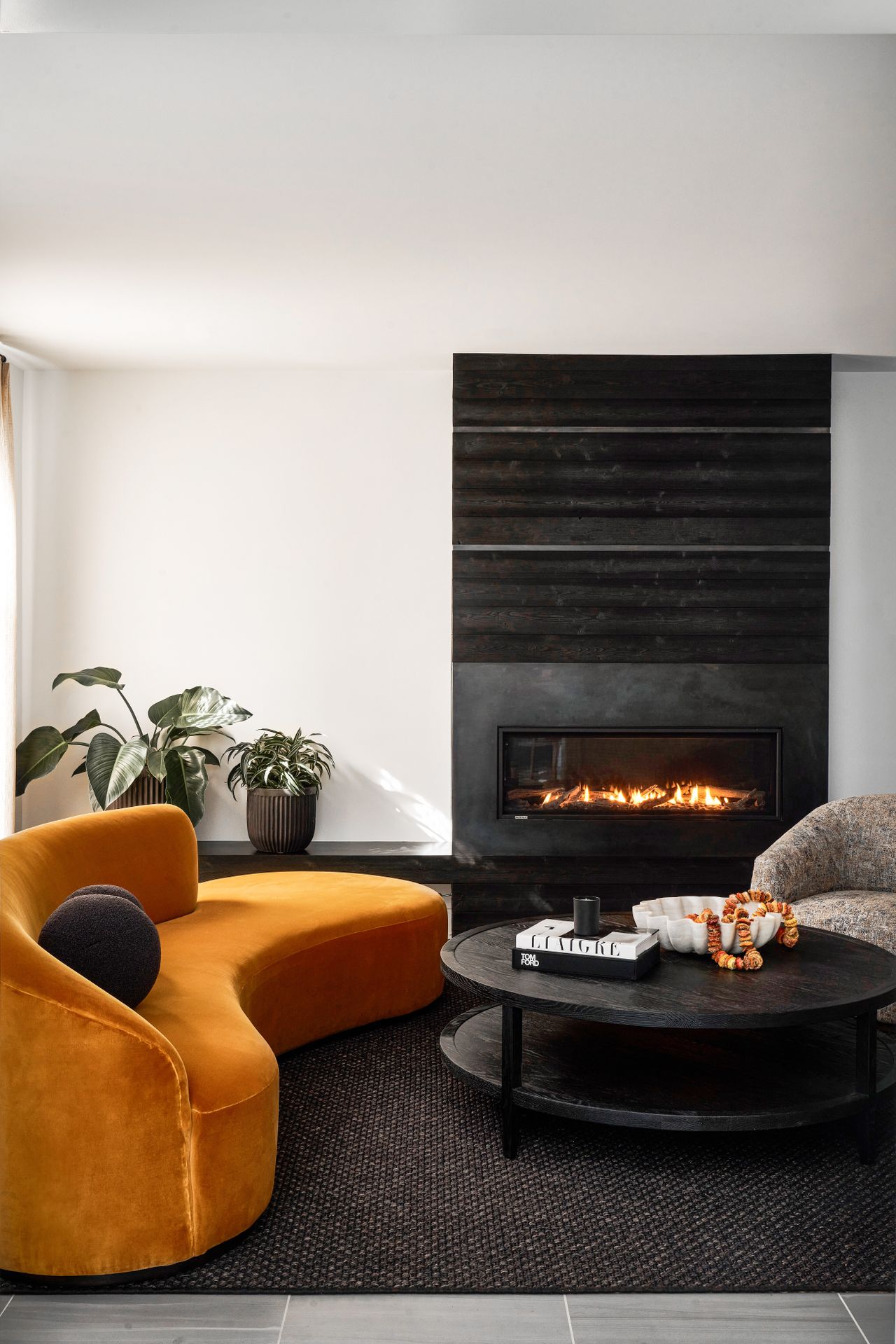 5 dark color palette ideas that won't overwhelm your space | Livingetc