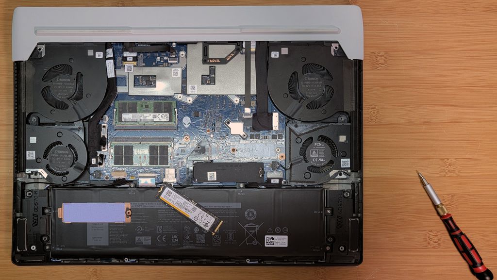 Alienware x17 R2 Review: Top-Tier Power and Style | Tom's Hardware