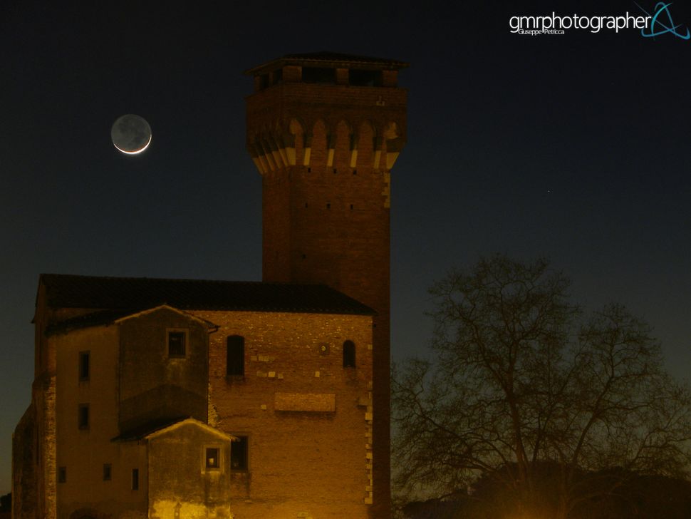 Moon Glows with Earthshine Over Italian Citadel (Photos) | Space