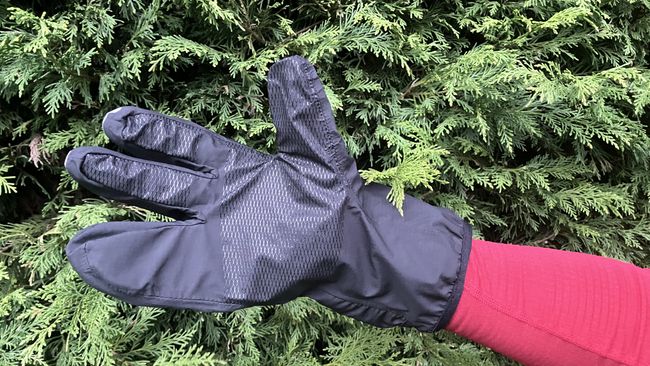 Decathlon Compact Waterproof Windproof Overgloves review | Bike Perfect