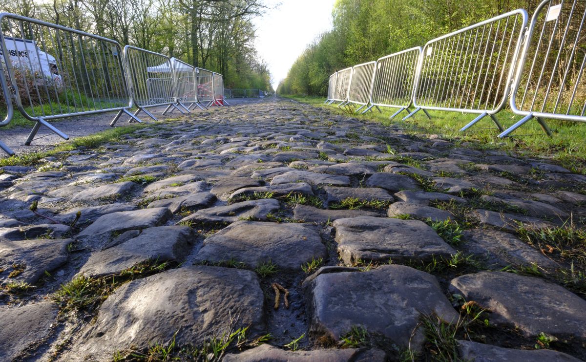 Conquering the cobbles – A brief history of Paris-Roubaix bike ...