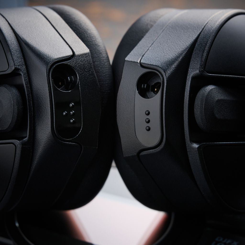 “A good combination of comfort and sonics in a lightweight design ...