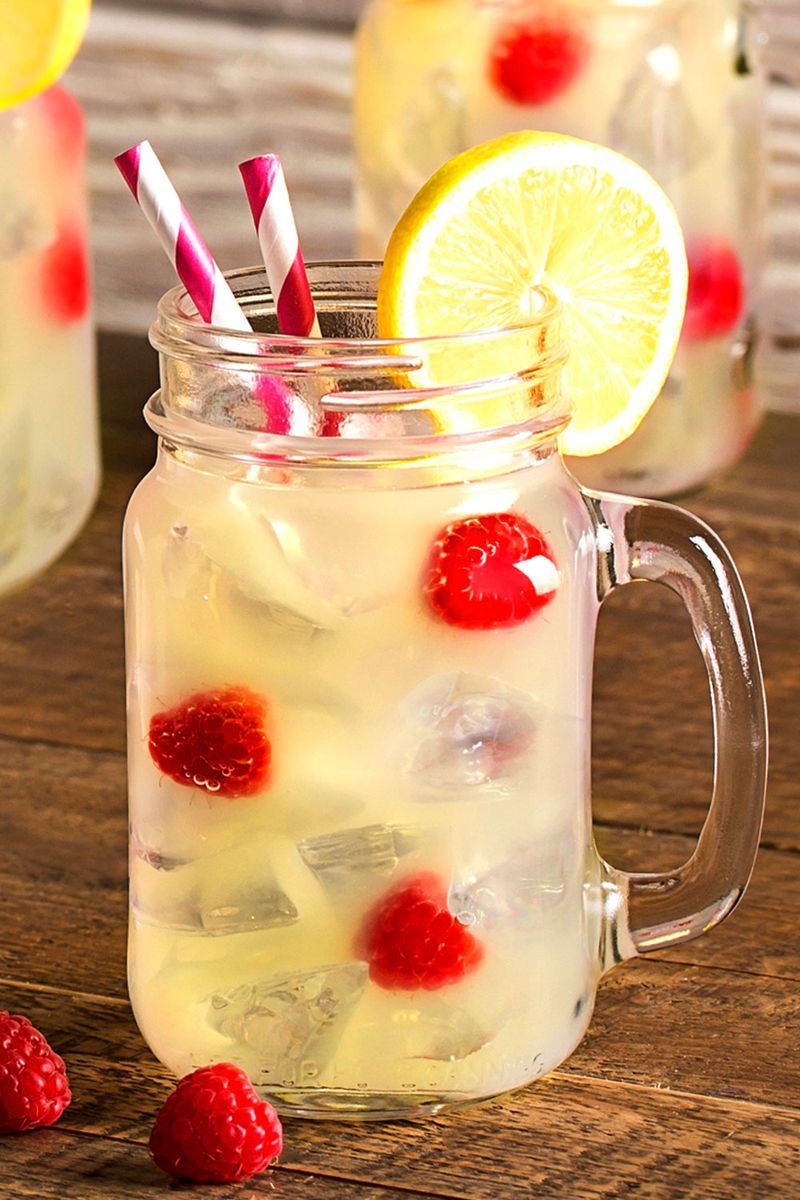 Pretty Cocktails and Drinks You Can Make at Home - Summer Cocktails ...