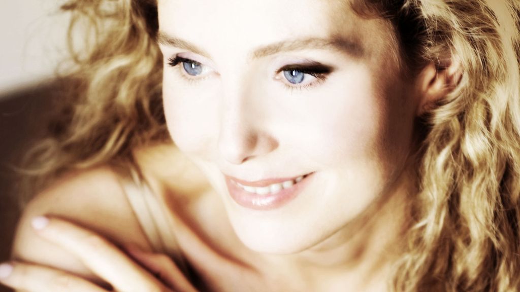 Clara Ponty: Into The Light | Louder