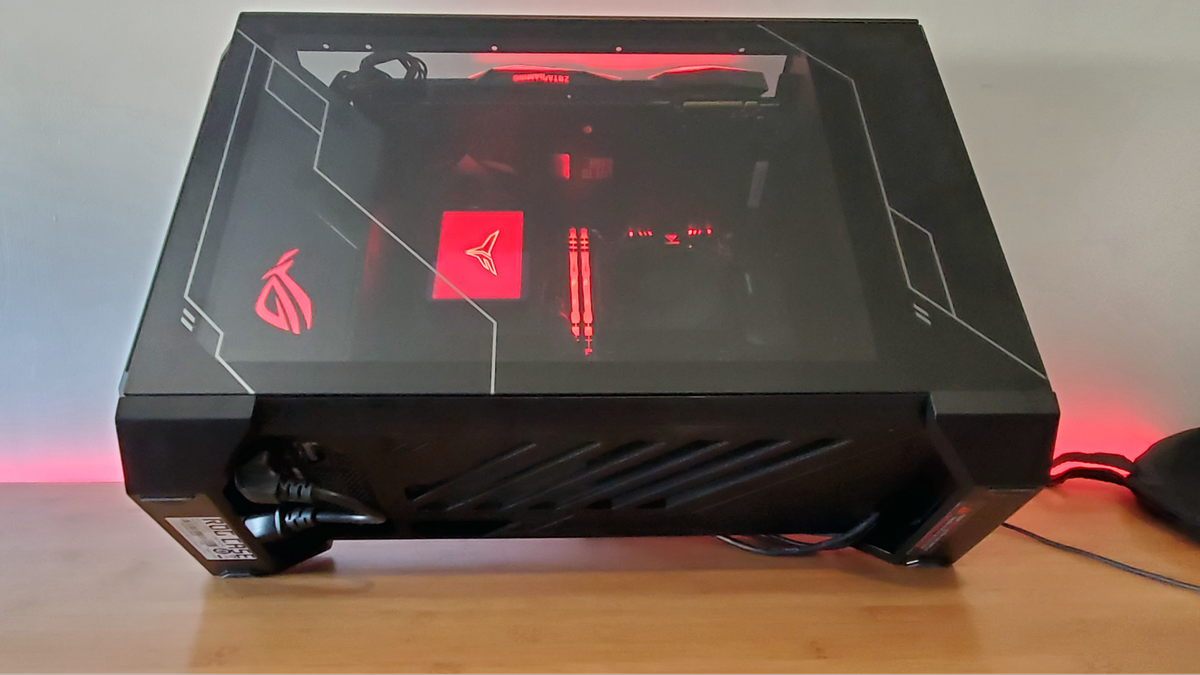 Building in Asus’ ROG Z11 ITX Case: Pretty Impracticalities | Tom's ...