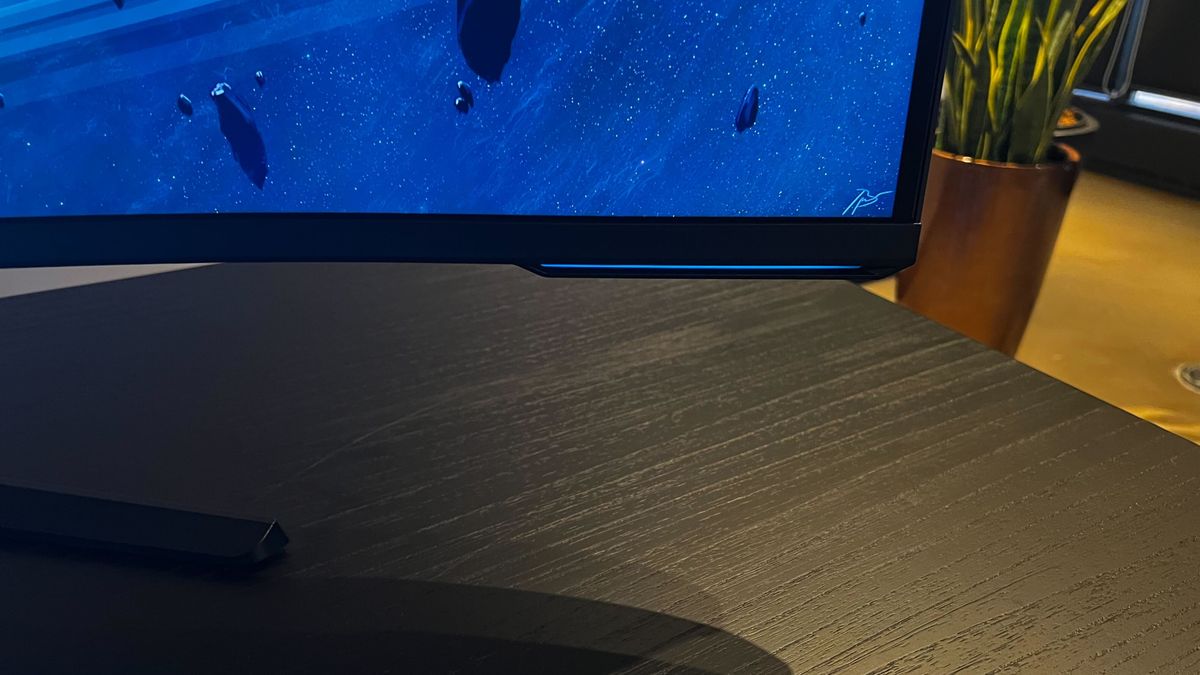 Samsung's new gigantic 57-inch gaming monitor is basically two 4K ...