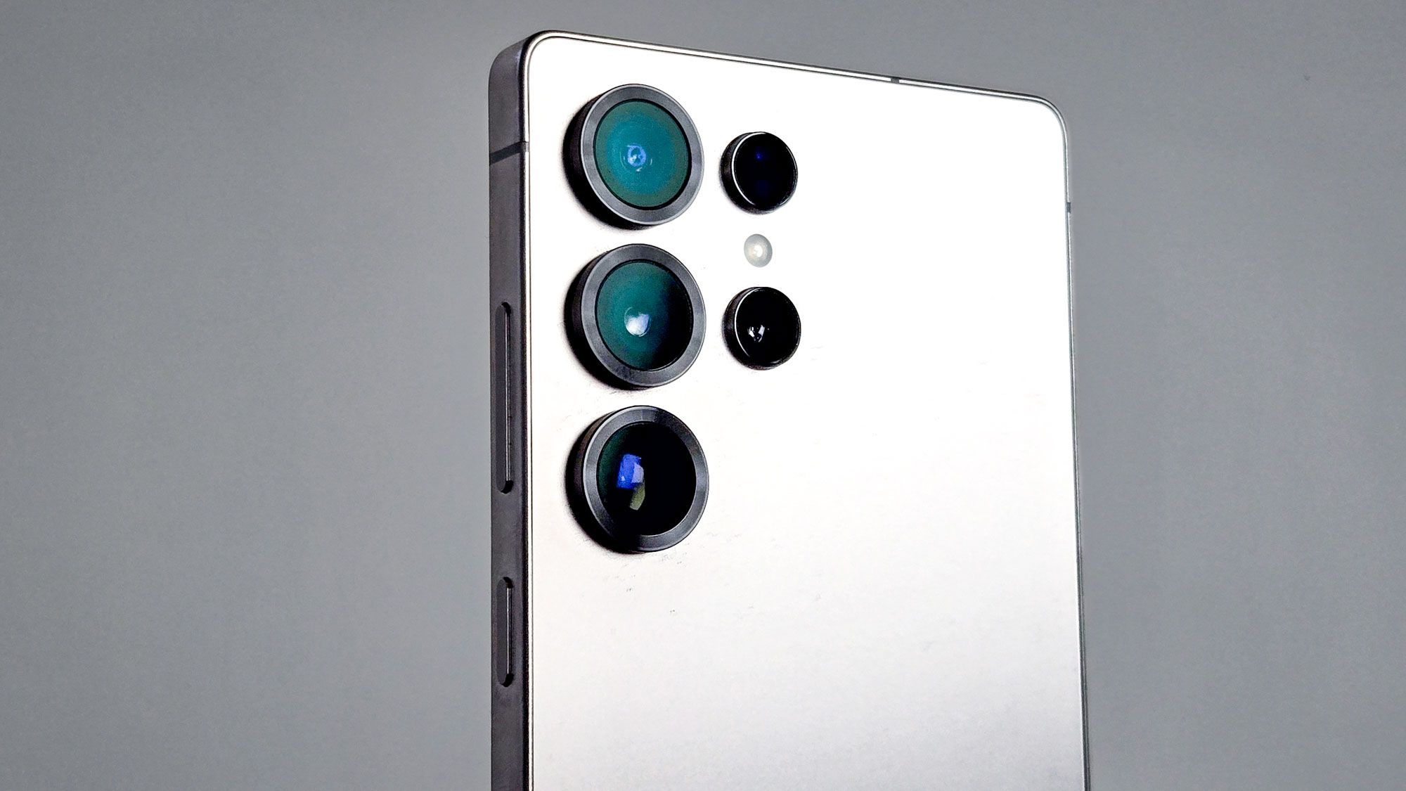 The Samsung Galaxy S25 stole this genius idea from a dead phone and ...