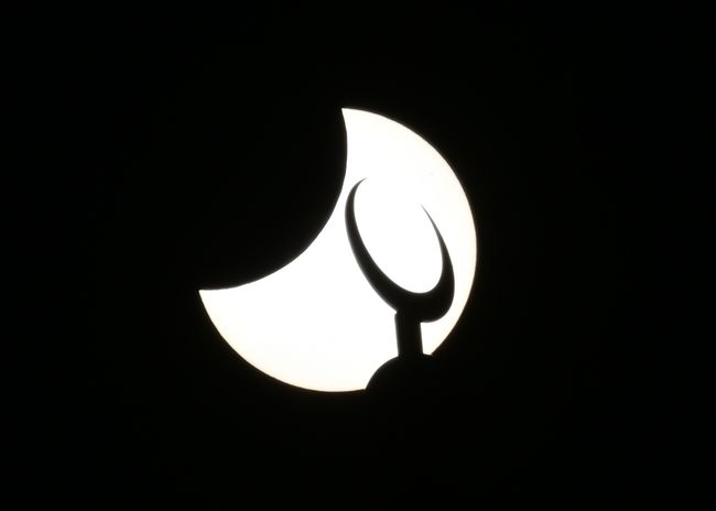 Stunning (and spooky) photos of the final solar eclipse of 2022 | Live ...