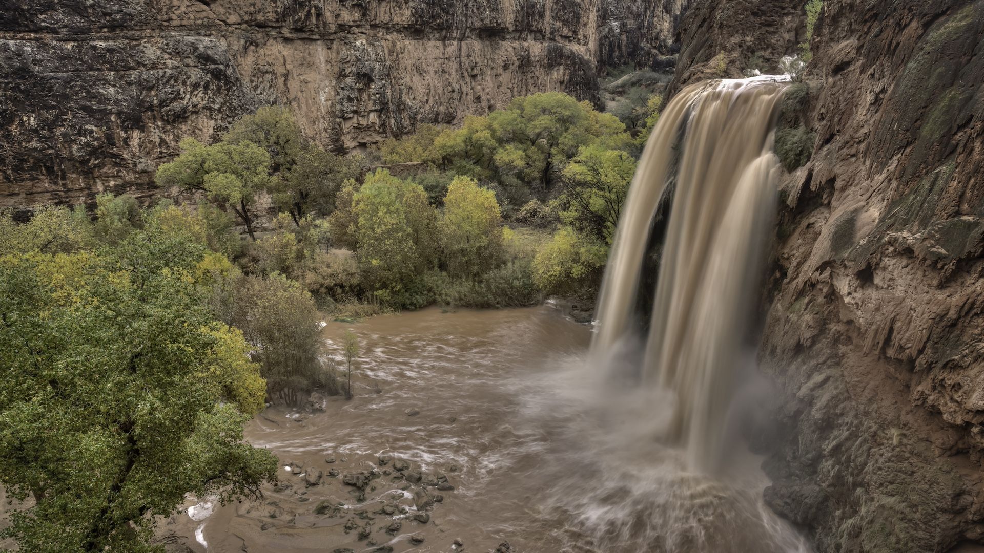 Video shows tourists sheltering in caves from Grand Canyon’s killer ...