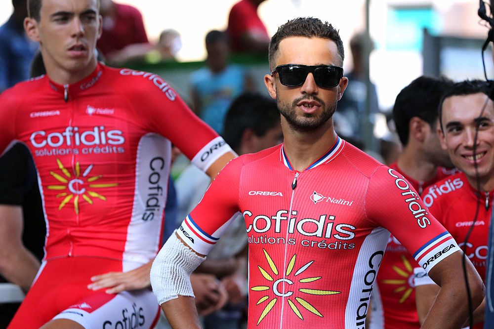 Nacer Bouhanni crashes out of the Tour de France | Cyclingnews