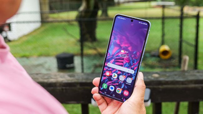 How to enable the floating camera shutter button on Samsung Galaxy ...