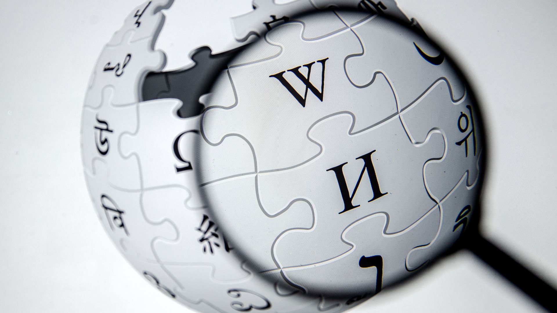 Wikipedia celebrates its 25th anniversary with an ominous warning about ...