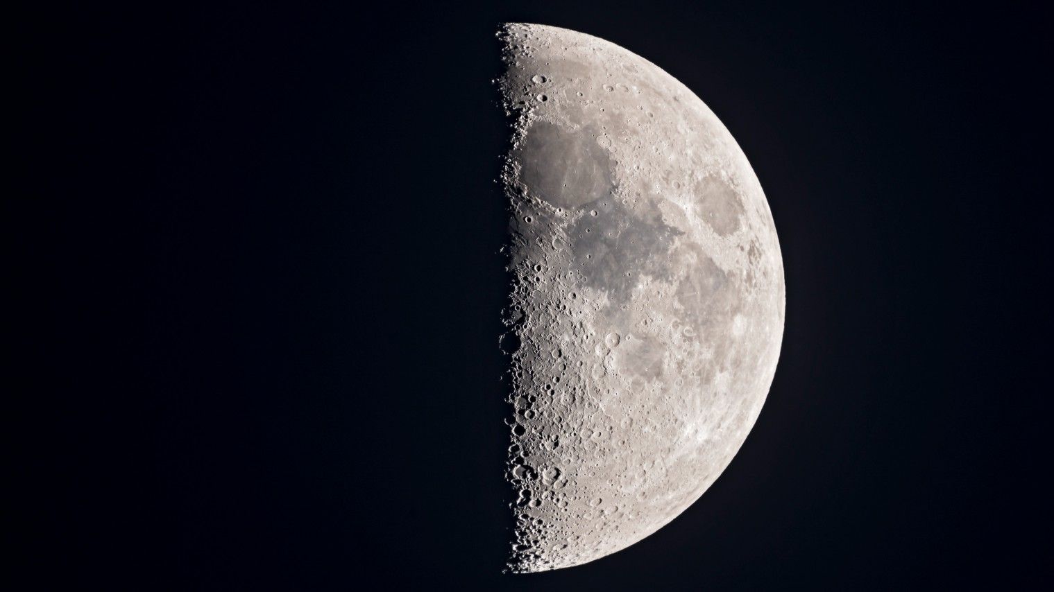 Don't miss the half-lit first quarter moon rise tonight — Here's what ...