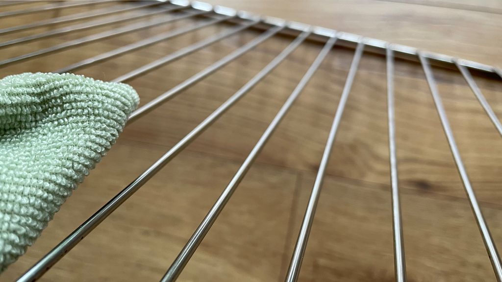 How to clean oven racks: 5 simple steps to remove all grease | Woman & Home