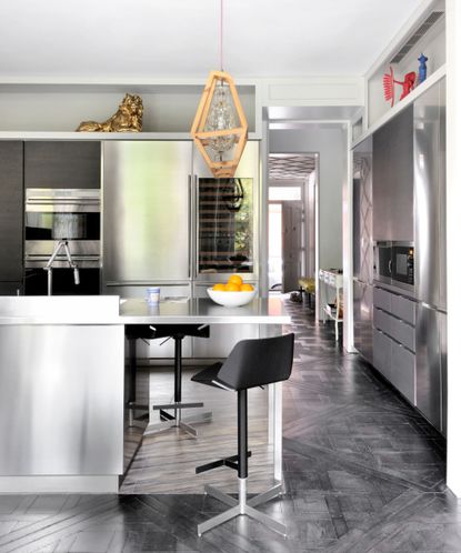 6 outdated kitchen countertop trends to leave behind in 2025 | Homes ...