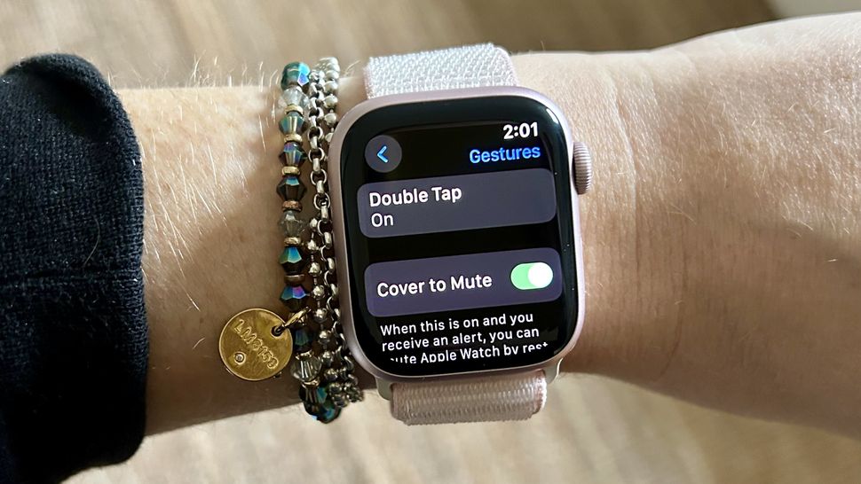 How to use the Apple Watch double tap gesture | Tom's Guide