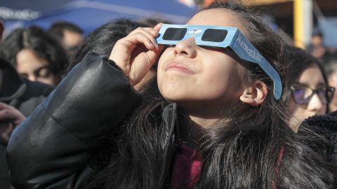 Staring at the March 29 solar eclipse can cause eye damage in seconds ...