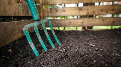 How to turn over soil: a step-by-step expert guide | Homes and Gardens