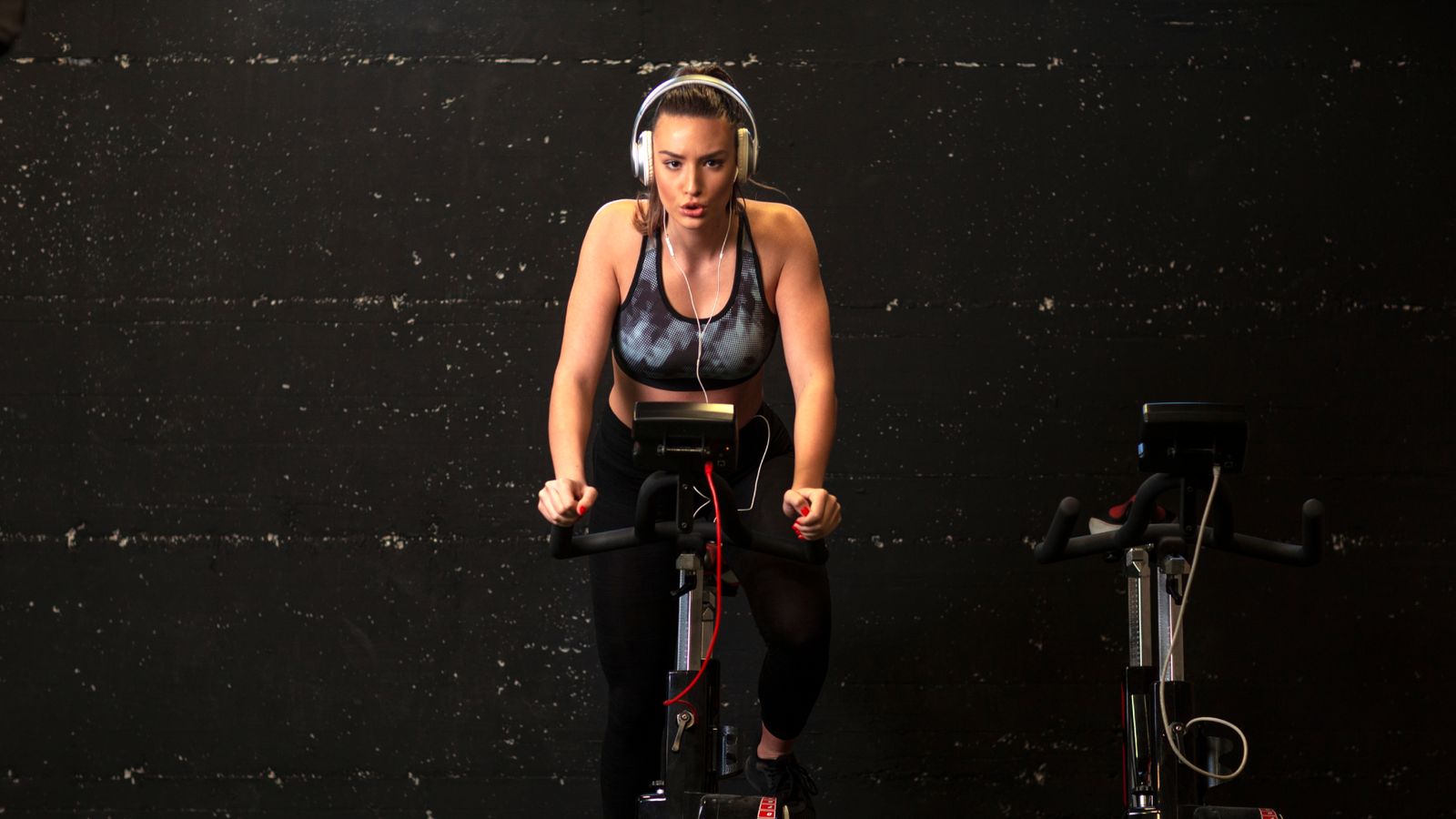 Best headphones for cycling 2024 indoors and outdoor options | Cycling ...