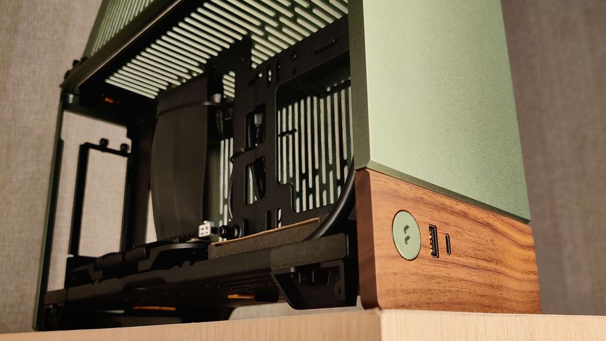 I'm practically drowning in matcha green thanks to the pastel PC case ...