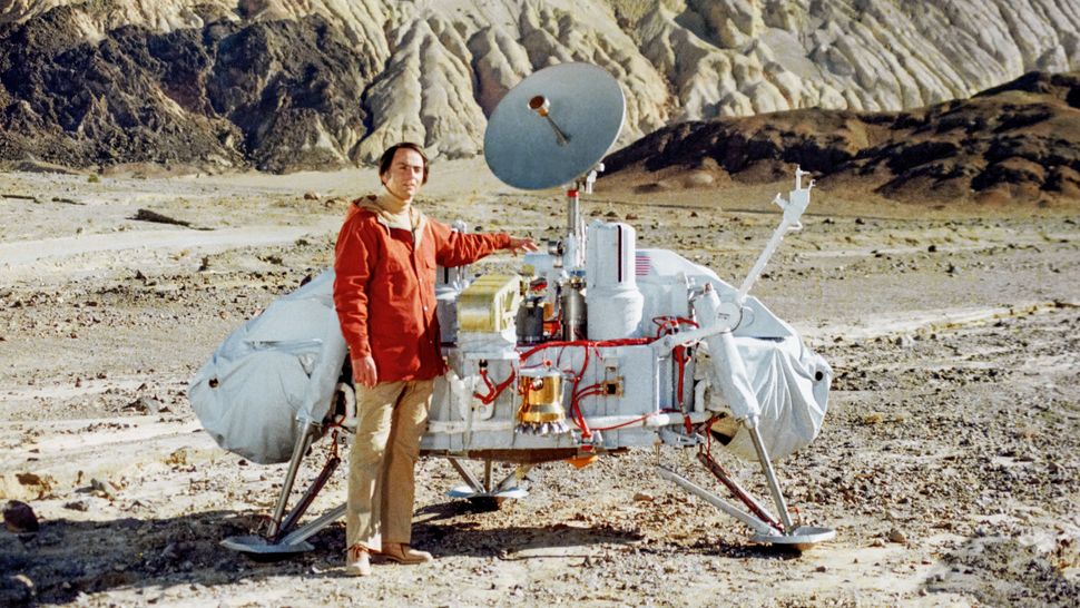 Explore Mars with an archive of NASA’s best-ever images in a new ...