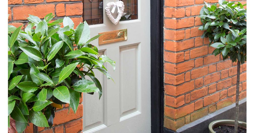 Why are my bay tree leaves turning brown and how to fix it | Woman & Home