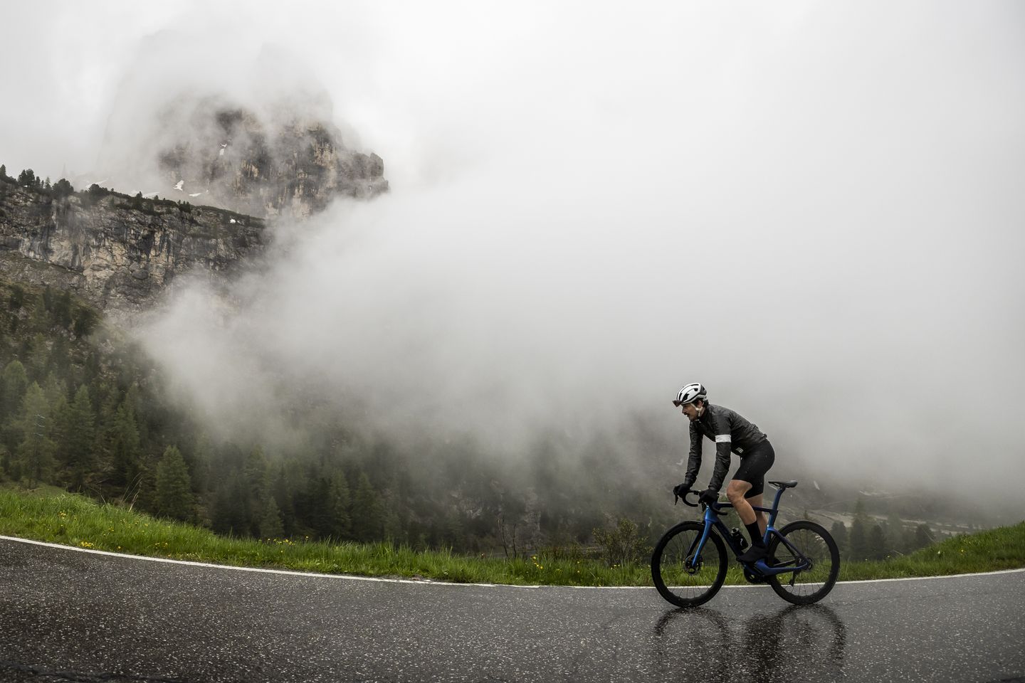 Pinarello Dogma F review: Can any bike warrant a £12.5k price ...