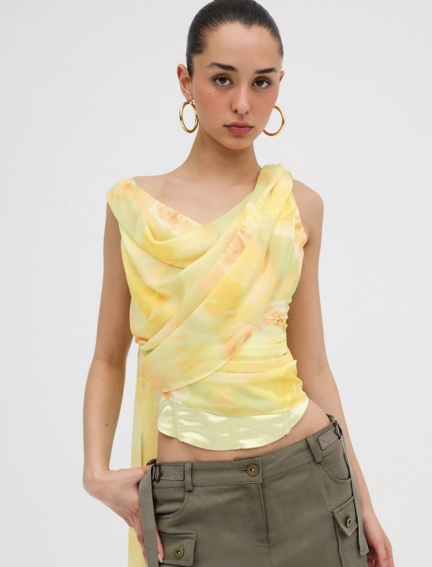 Sabrina Carpenter Butters Up the Red Carpet in Summer's Hottest Color ...