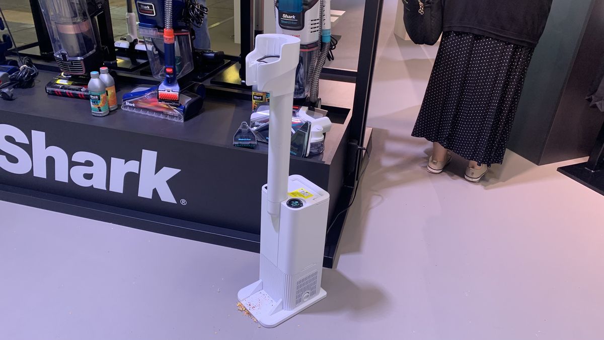 I tried Shark's most intelligent vacuum yet, and it's perfect for lazy ...