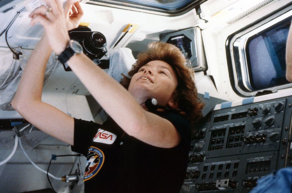 Astronaut Anna Fisher, First Mom in Space, Retires From NASA After 39 ...