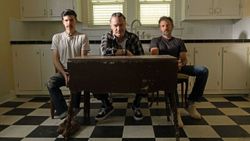 Former Pixies, A Perfect Circle, Zwan bassist Paz Lenchantin announces ...