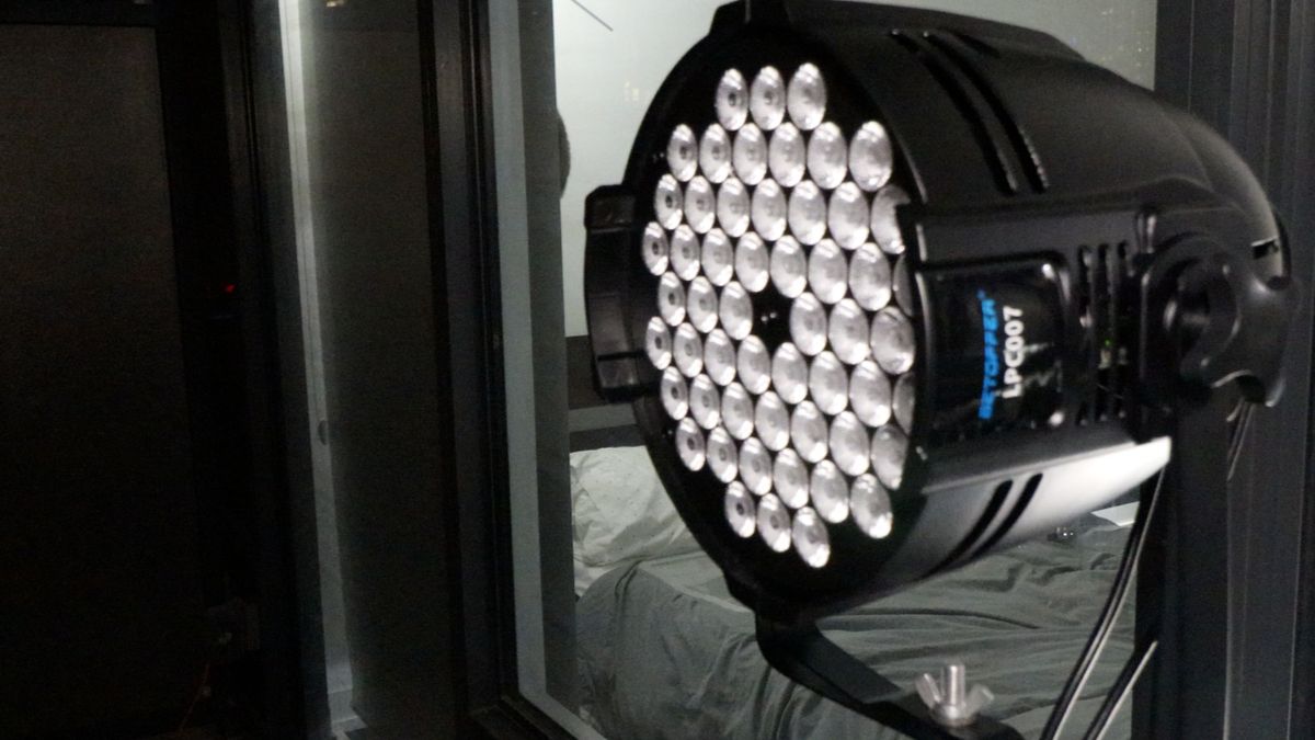 How to Build a Morse Code Transmitter Light with Raspberry Pi | Tom's ...