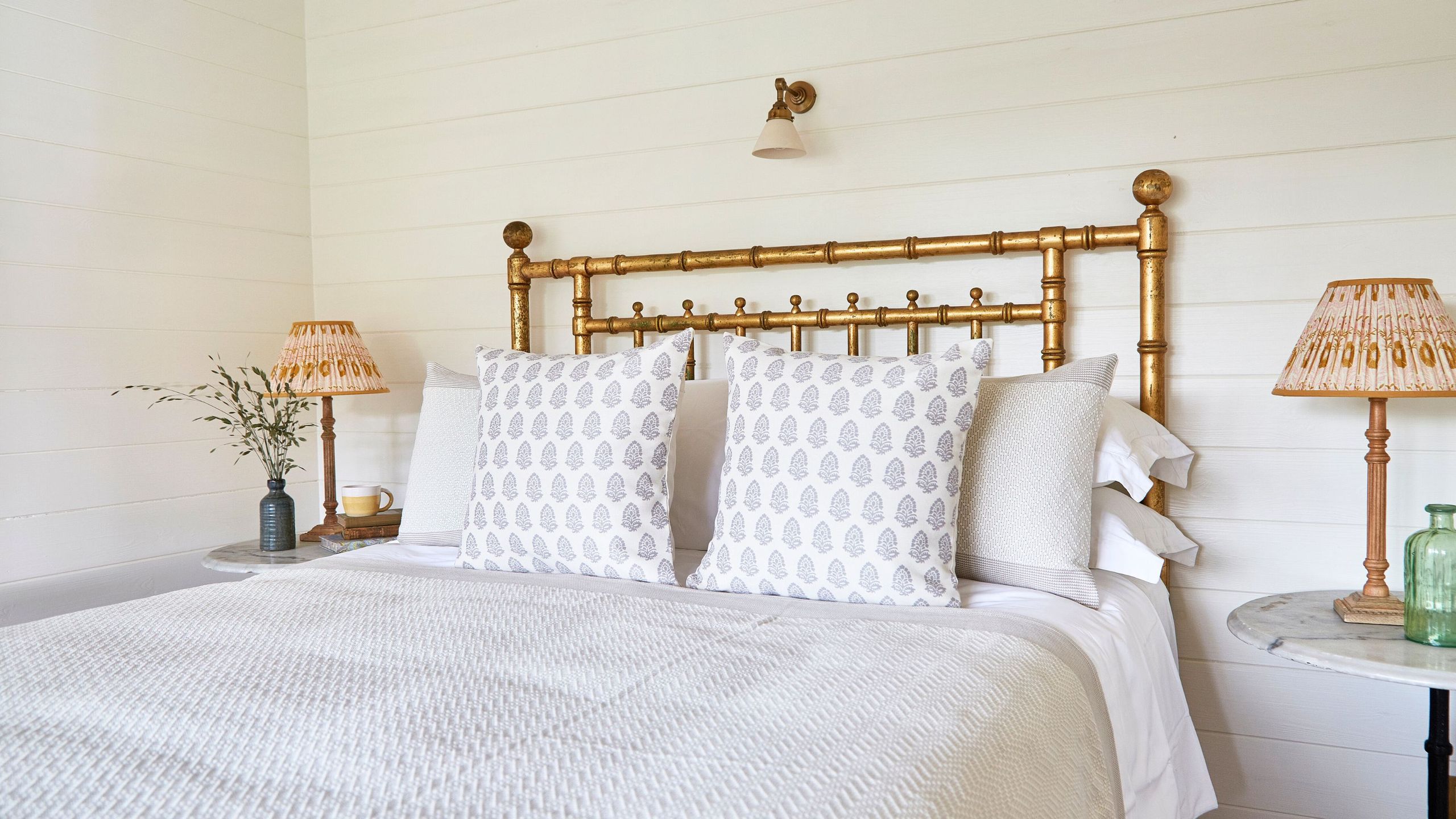 7 narrow bedroom ideas to make your space cozy | Real Homes