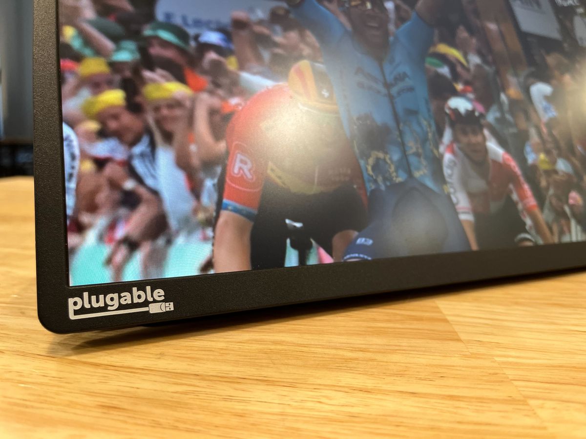 Review: The 15.6" Plugable USB-C Portable Display is instantly ...