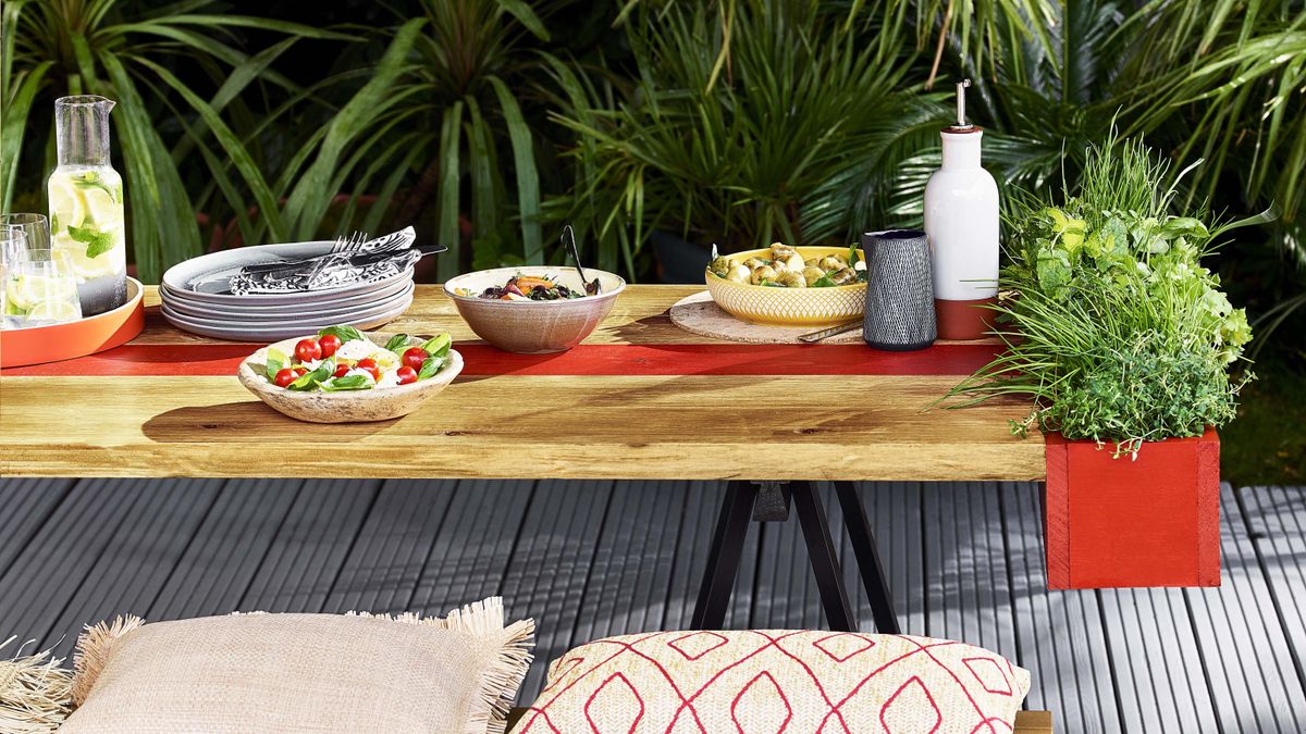 Garden table upcycling project with paint and planters | Gardeningetc