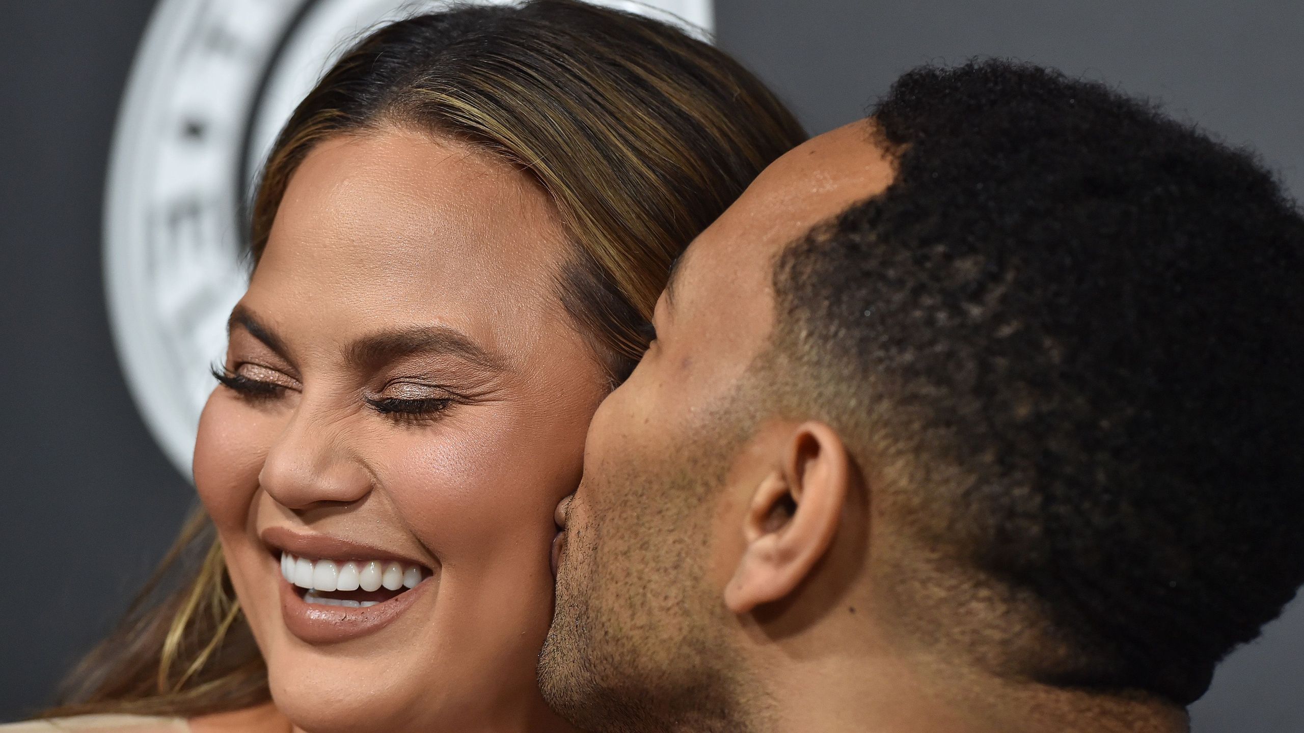 Unofficial Mayor of Twitter Chrissy Teigen Told John Legend a Hilarious ...
