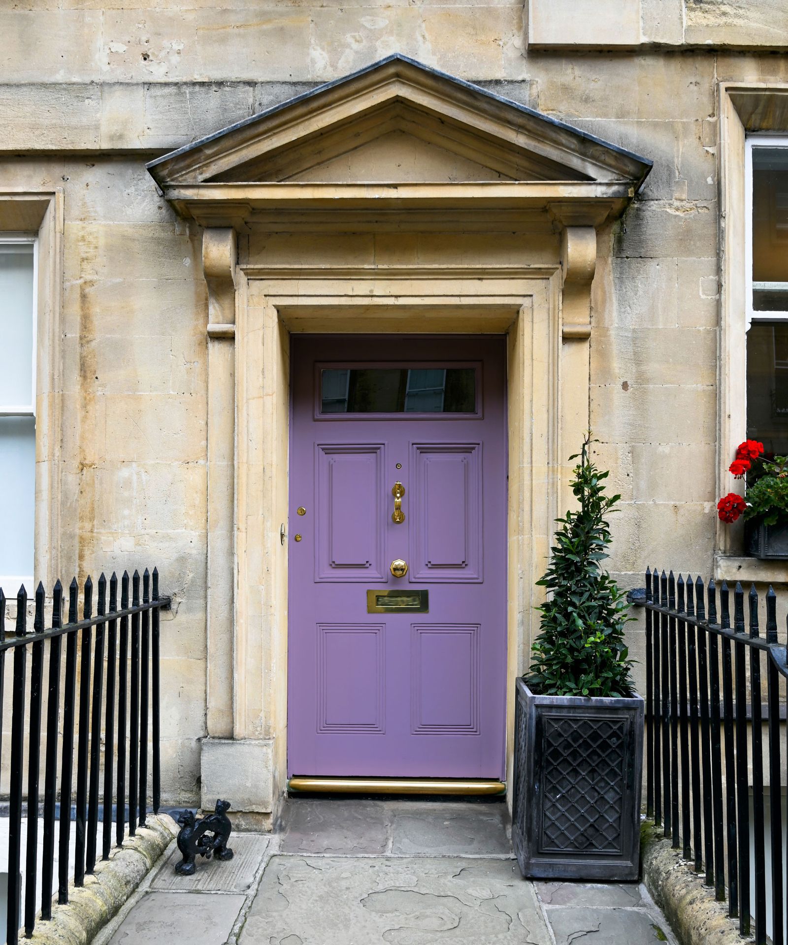 Experts explain the meaning behind 10 popular front door colors | Homes ...
