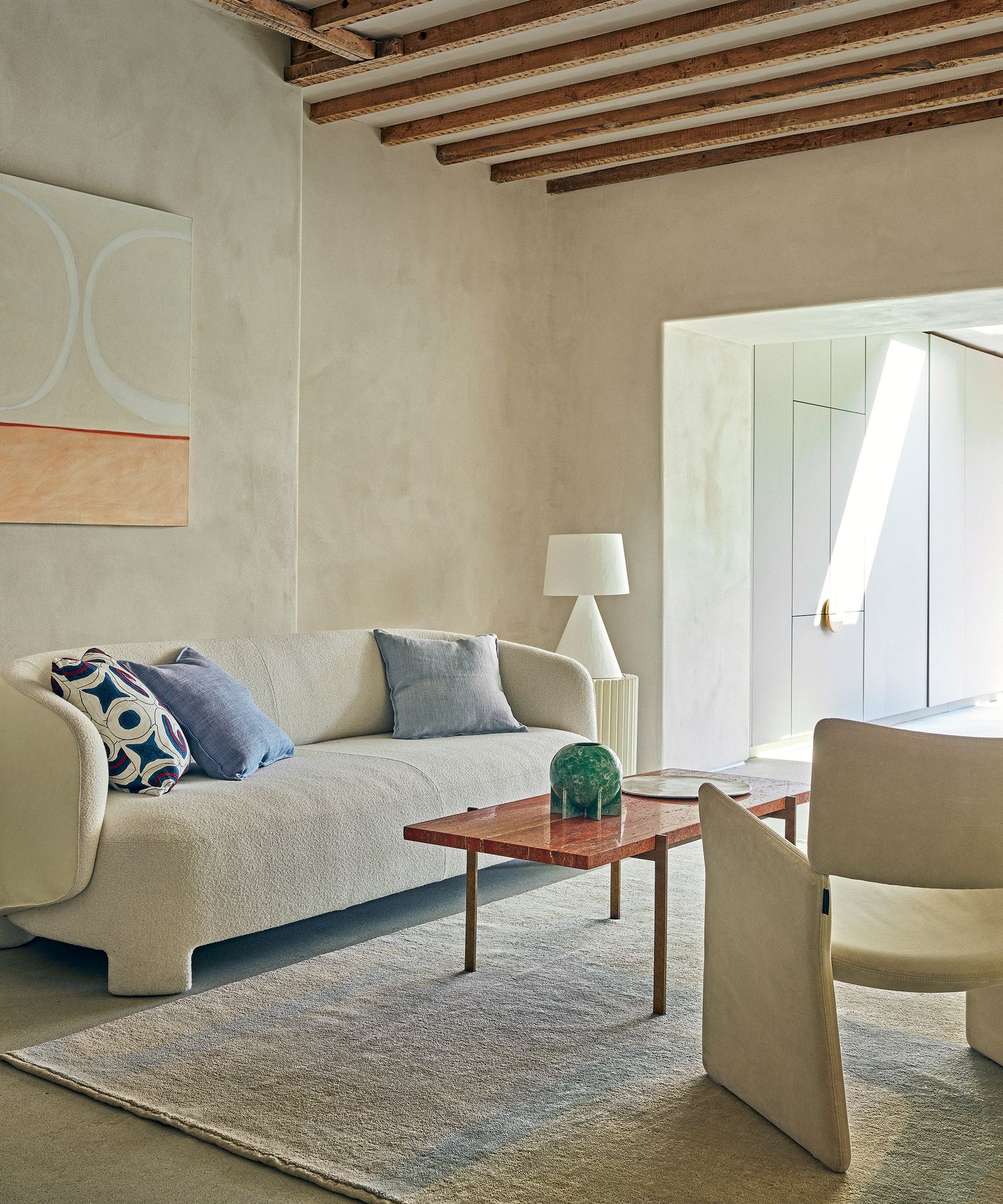 Should you place a rug under a coffee table? The rules from interiors ...