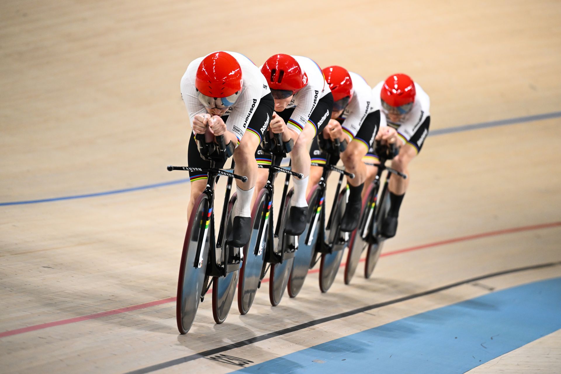 Men's and women's team pursuit world records broken in remarkable day ...
