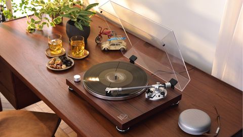 Audio-Technica's new cheap record player with Bluetooth is a modern ...