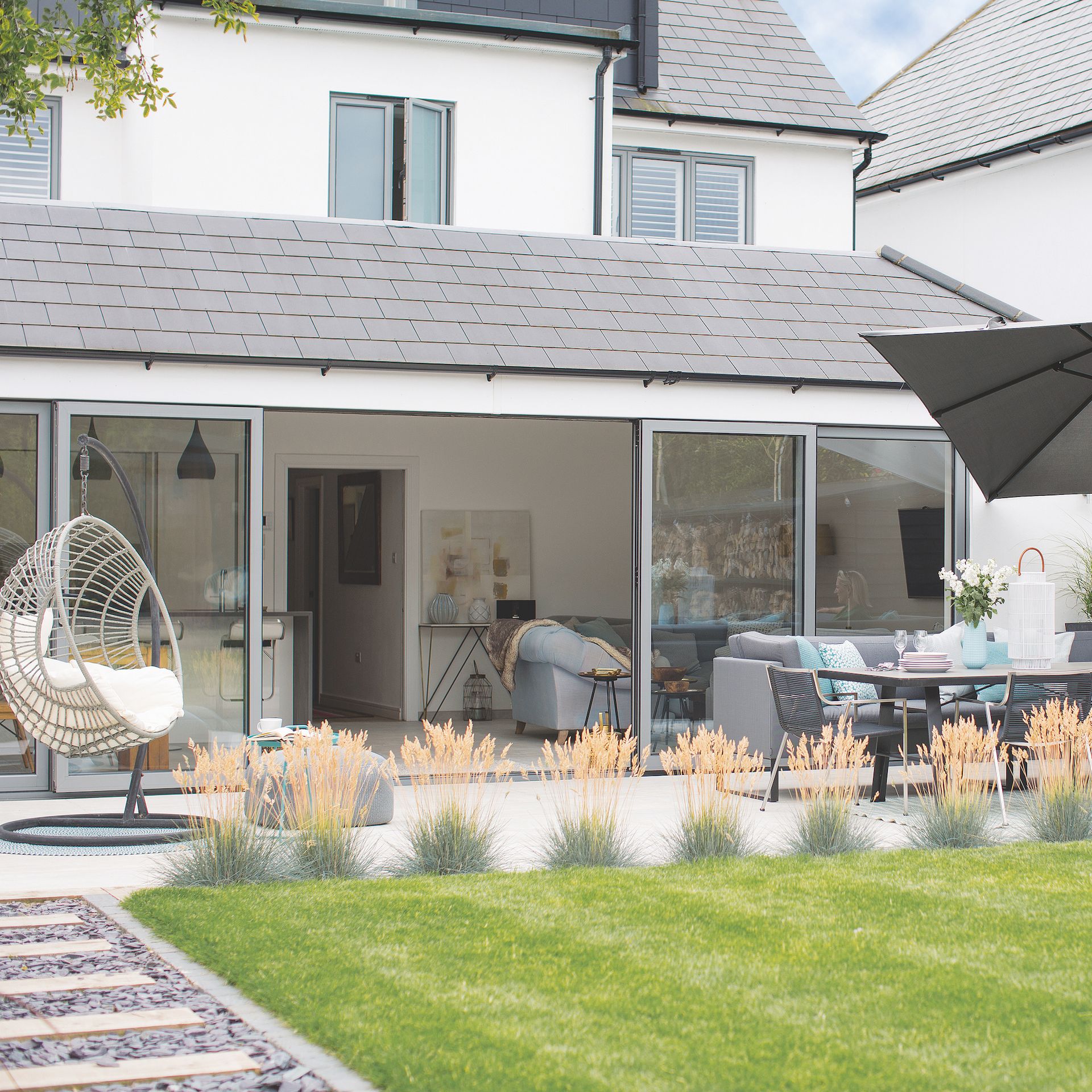 Patio edging ideas - 10 ways to create beautiful borders | Ideal Home