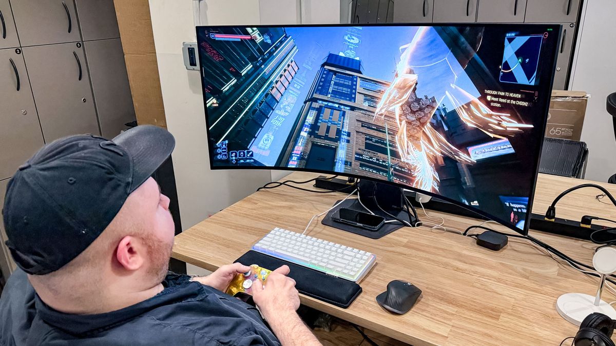 I just tested LG's 45-inch 5K curved OLED gaming monitor — and it's ...