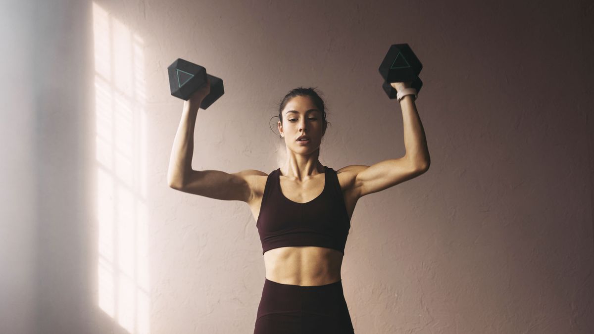 I'm a personal trainer — these 4 shoulder press variations are my ...