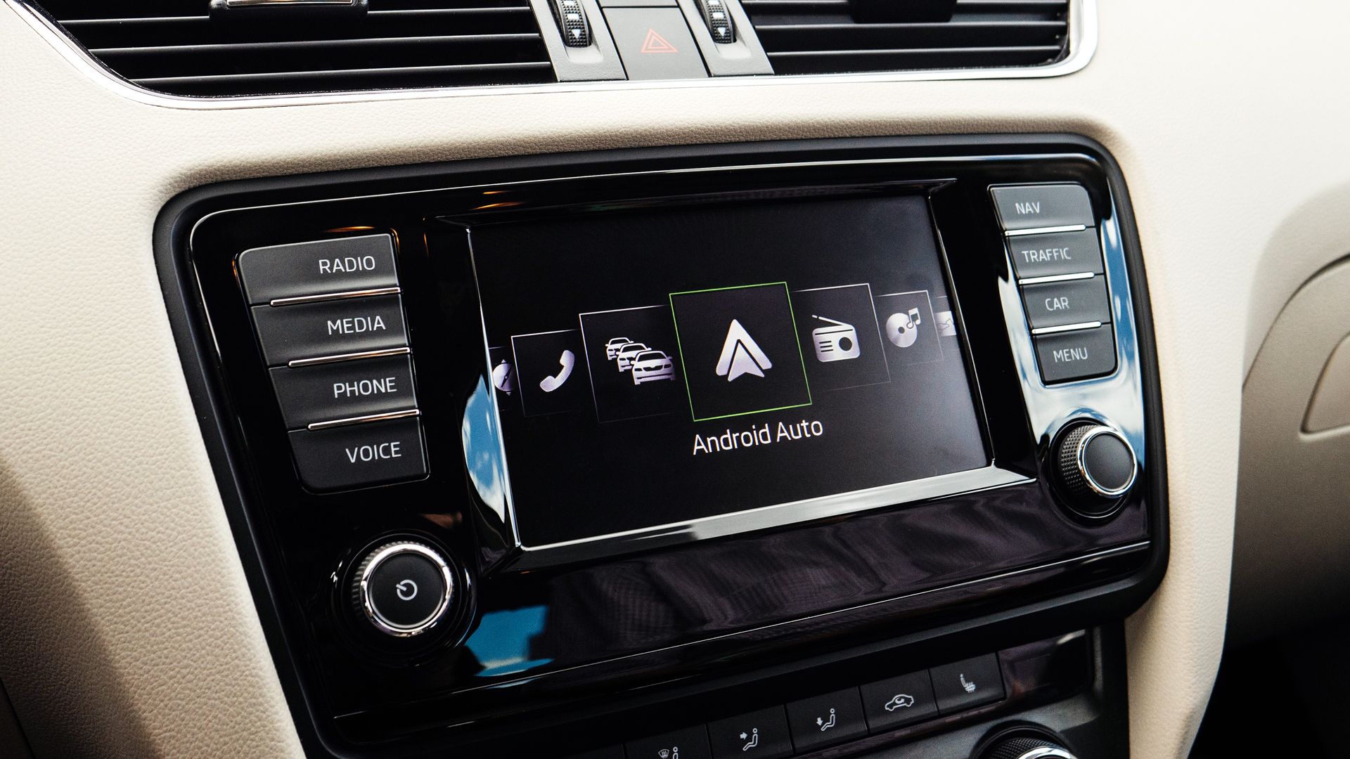 Google Assistant is giving Android Auto users the silent treatment ...