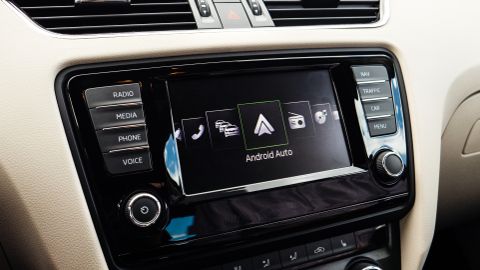 Google Assistant is giving Android Auto users the silent treatment ...