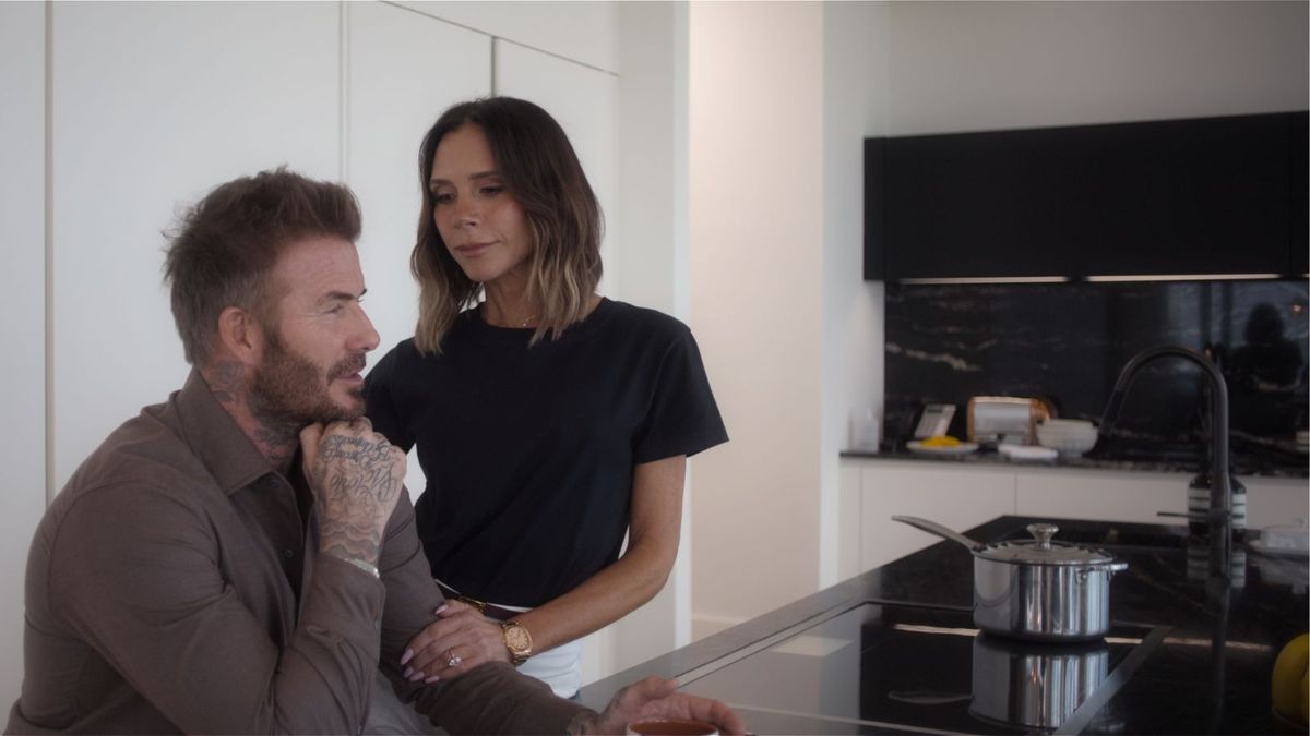 The Beckhams' Kitchen Has Made Me Rethink Black and White | Homes and ...